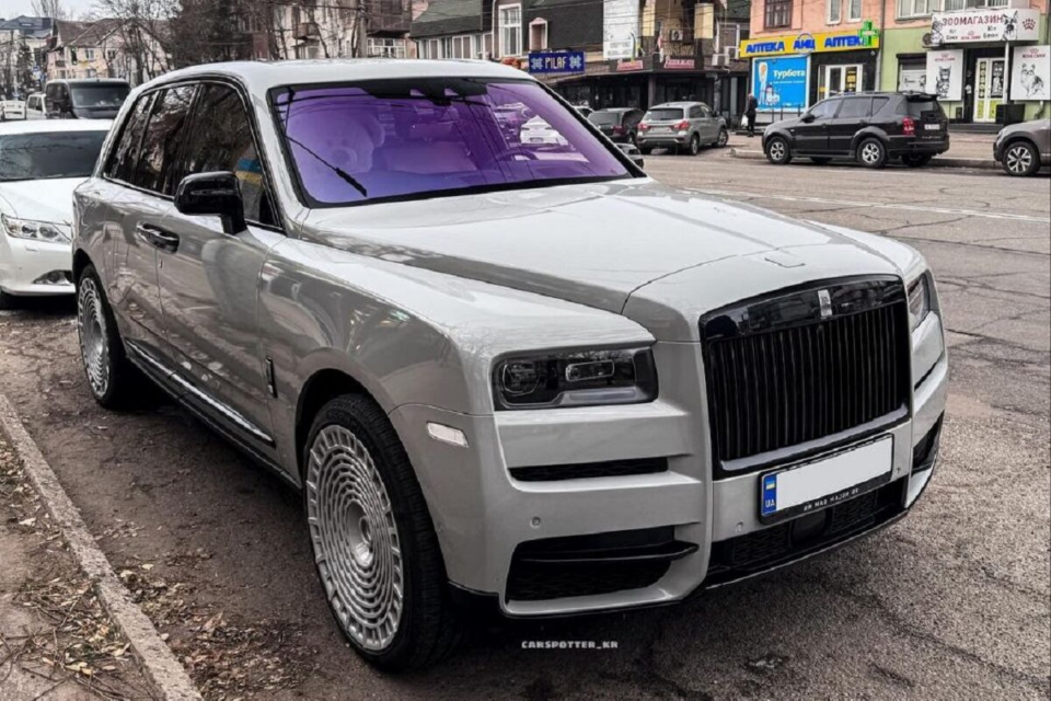 The most expensive crossover in the world was lit up in Kryvyi Rih