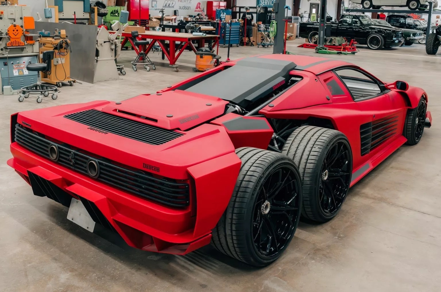 Скандал у світі кастом-авто: шестиколісний Ferrari Testarossa від Gas ...